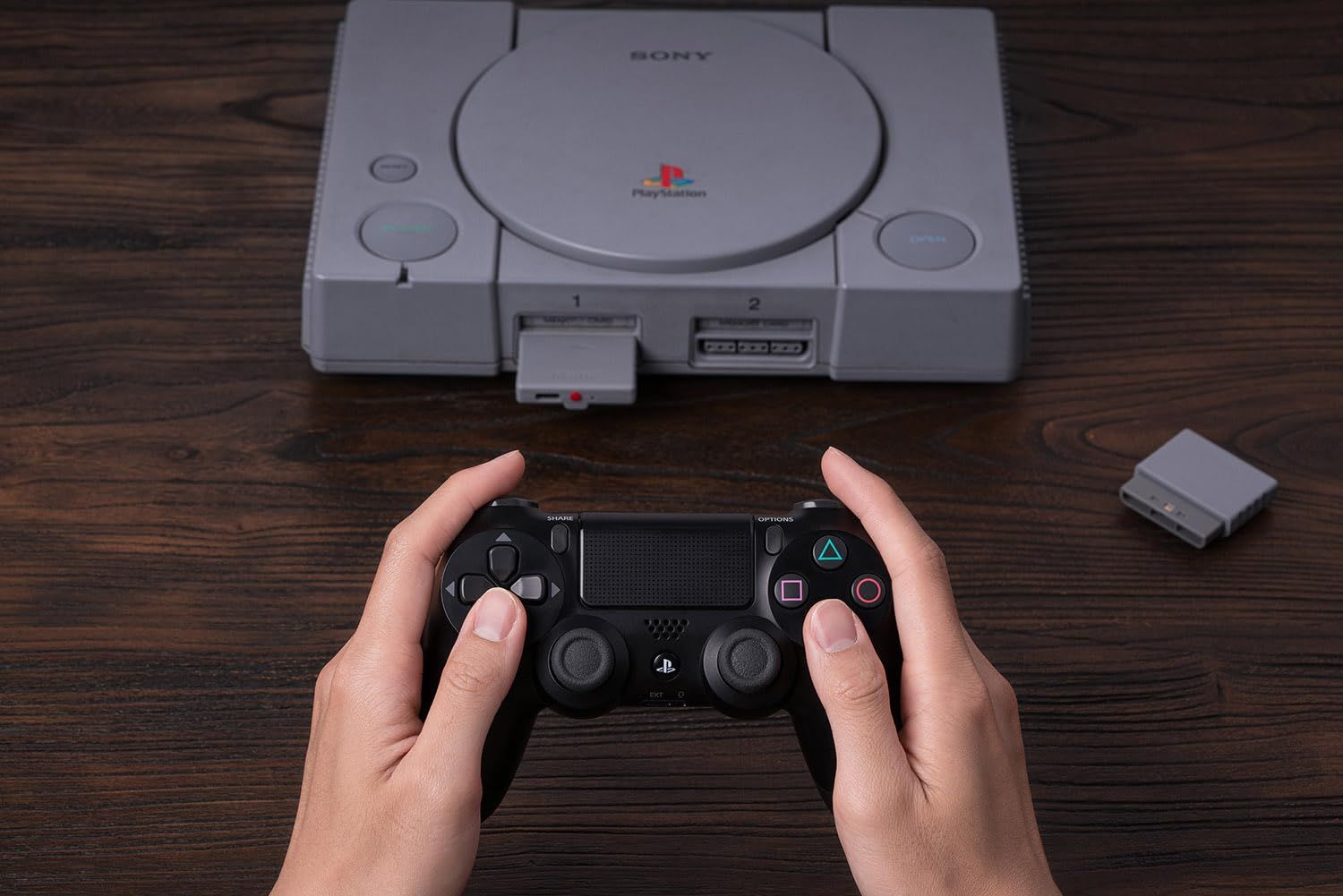 8BitDo Retro Receiver (PS1/PS2) | Ozone.bg