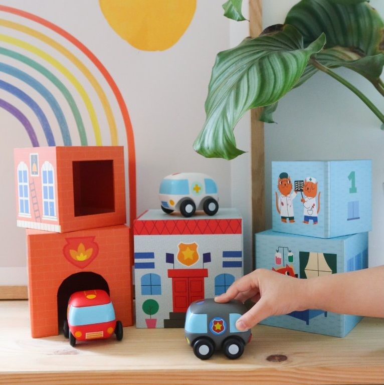 Игрален комплект Djeco - Кубчета и колички | Отлична цена | Ozone.bg