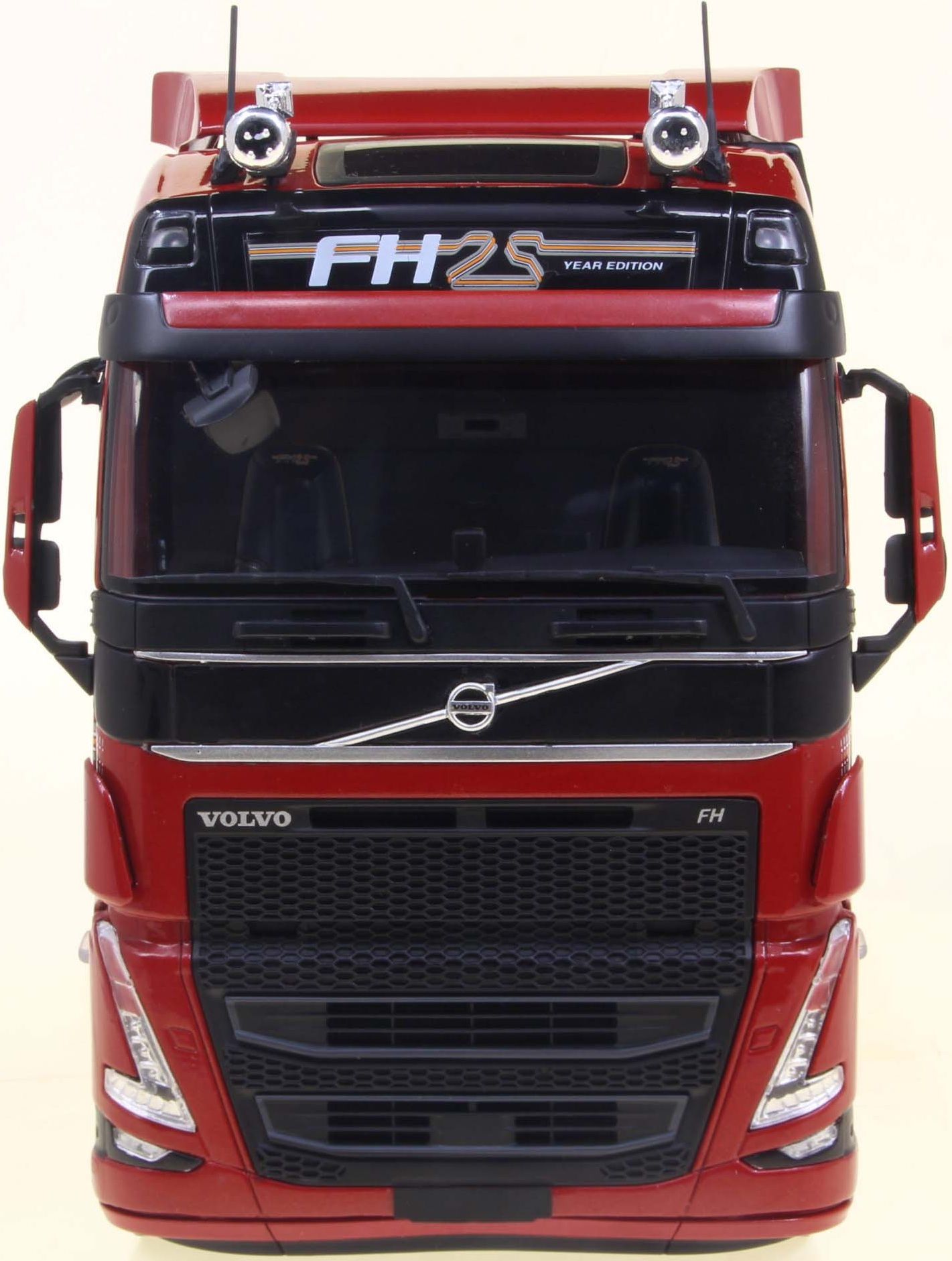 Колекционерски модел SOLIDO Съвременни: Камиони - Volvo FH Globetrotter ...