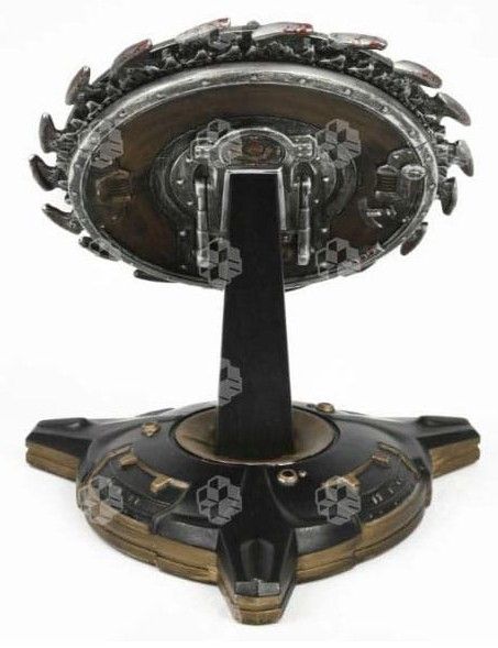 Мини реплика DEVPlus Games: Doom The Dark Ages - Shield Saw, 18 cm ...