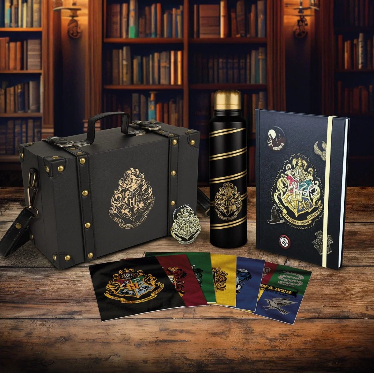 Подаръчен комплект Pyramid Movies: Harry Potter - Hogwarts (Premium ...