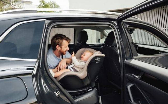 Стол за кола Britax Romer - Dualfix Pro M, IsoFix, i-Size, 61-105 cm ...