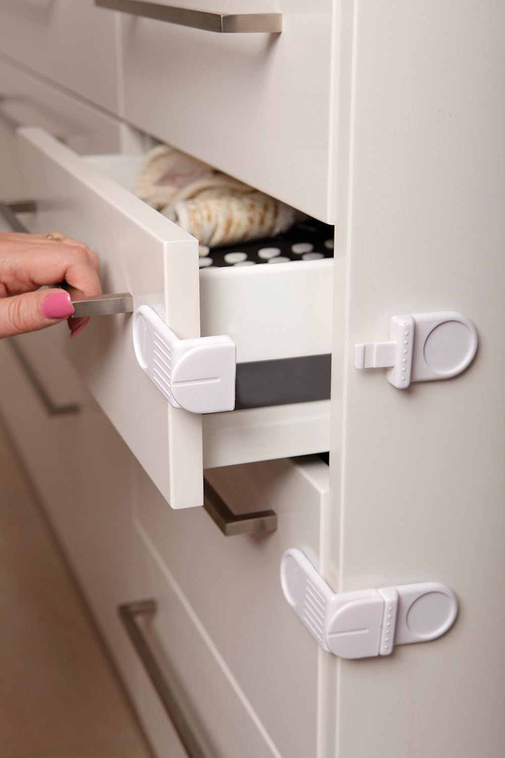 Заключващ ъглов механизъм Dreambaby - 2 броя | Добра цена | Ozone.bg